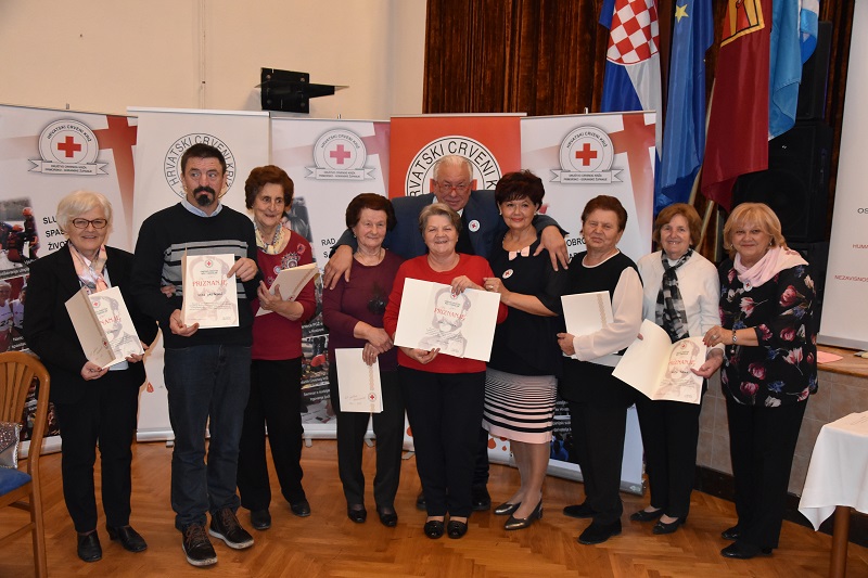 Crveni križ podijelio 30 zahvalnice volonterima iz Novog, Bribira i ...