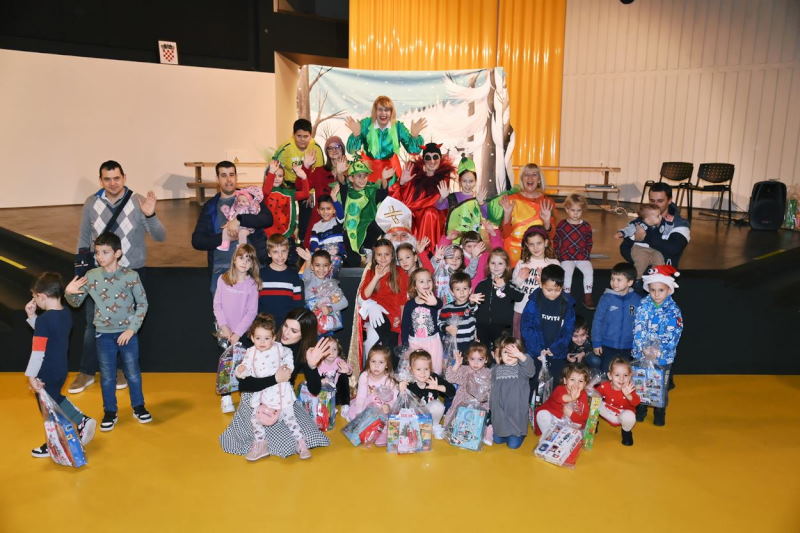 Grad Bakar darovao najmlađe za Svetog Nikolu | Tunera.info