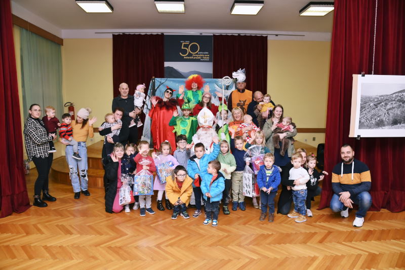 Grad Bakar darovao najmlađe za Svetog Nikolu | Tunera.info