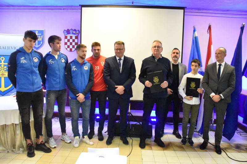 VIDEO Godinu u Kraljevici obilježili projekti, a svečanu sjednicu ...