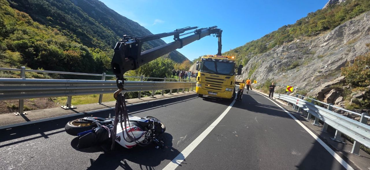 Teško ozlijeđen motociklist na cesti Senj - Vratnik | Tunera.info